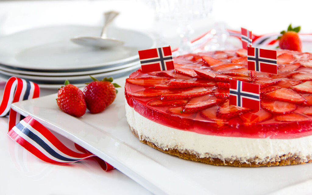 Ostekake med jordbær og Digestive-kjeks - Saetre.no